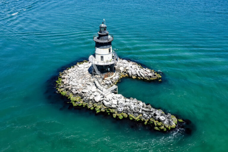 Orient Point Lighthouse - Long Island Guide