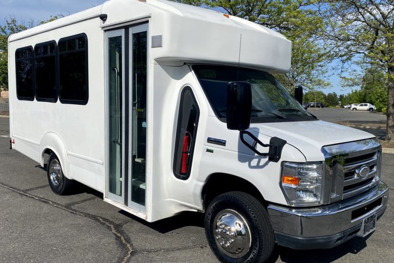 Major Vehicle Exchange Showcases Shuttle Buses As Vital To U.S. Transit ...